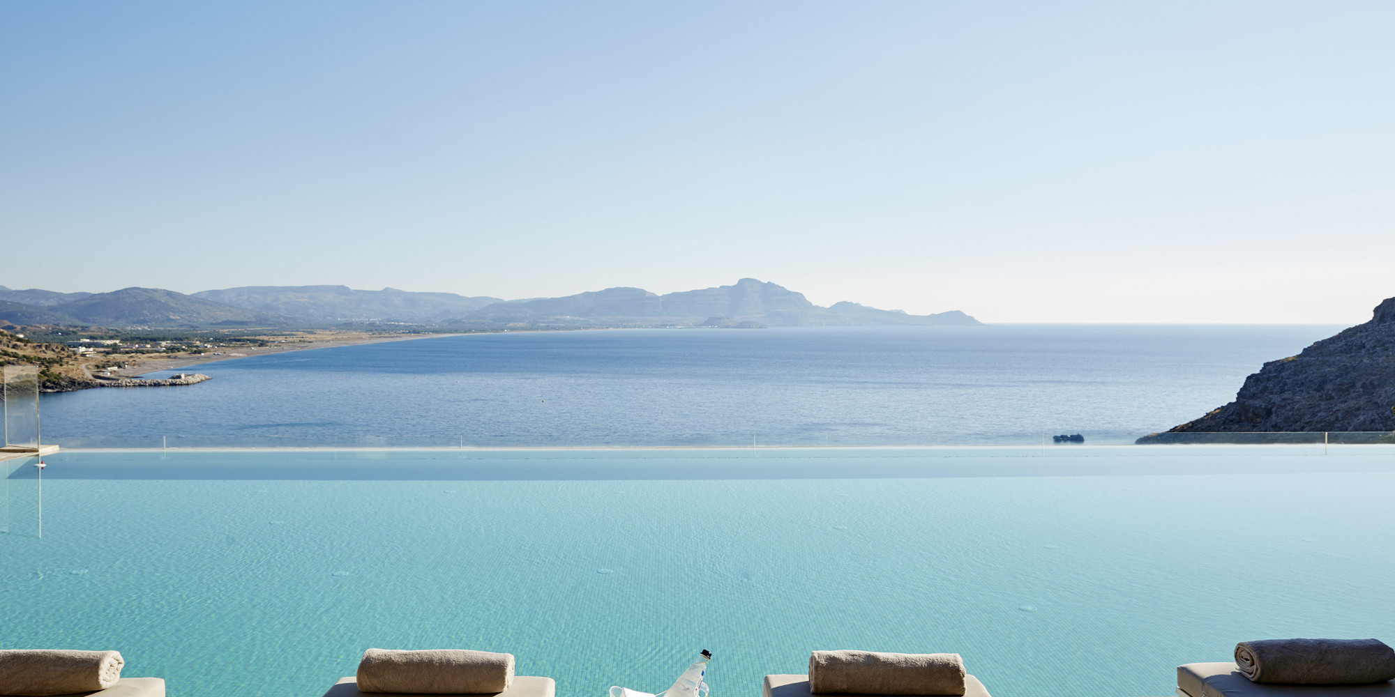 Luxury Hotels with infinity pools and swim up rooms 2022/23 | Olympic ...